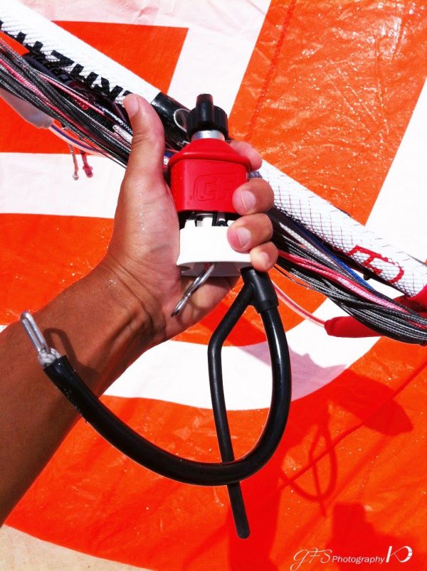 How To Self Launch & Self Land While Kitesurfing Solo - The Kitesurf Centre